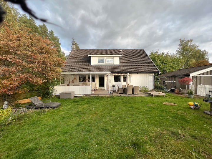 Mysigt Hus I Lugnt Område - Bro