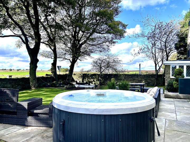 Family Home Getaway -  Hot Tub, Sauna & Swim Spa - Chesterfield
