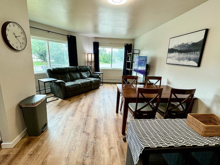 Central Cozy 3br/2ba Escape - 앵커리지
