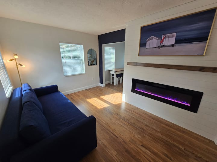 Bayshore Gardens Bungalow - Tampa, FL