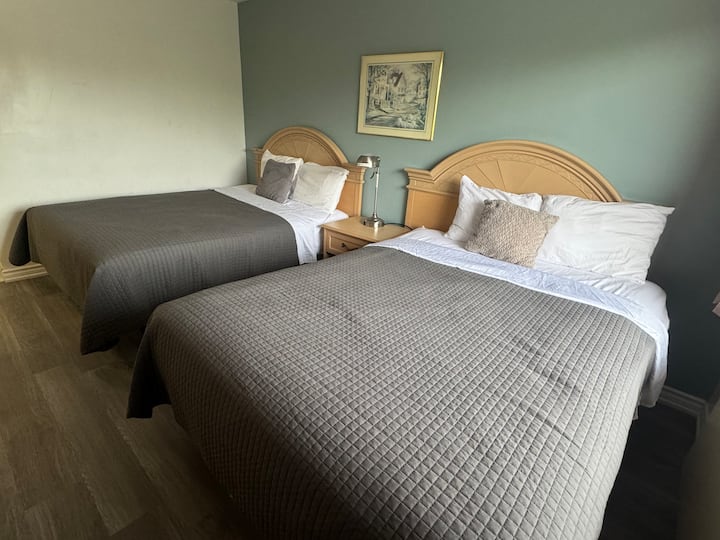 Persepolis Inn - Like Home - Niagara Falls