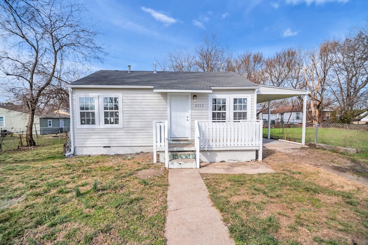 Cozy Family Retreat - Tulsa Zoo, Tulsa