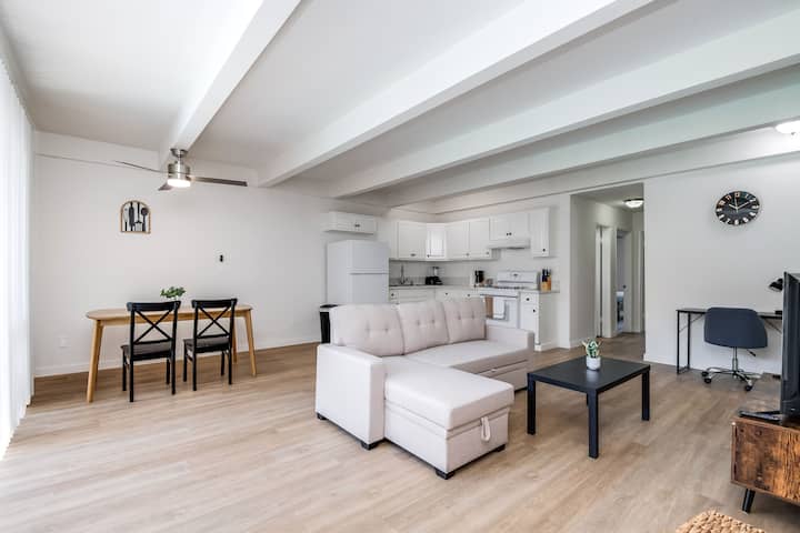 Spacious 2-bd W/ Gated Parking In Prime K-town! - 로스앤젤레스