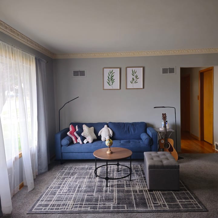 Minimalist Comfort In Town - Milwaukee, WI