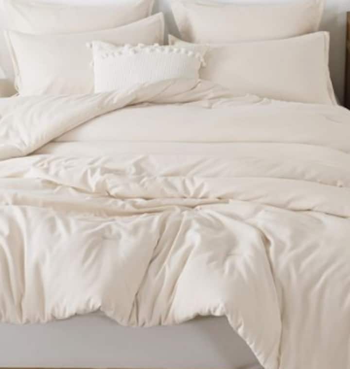 Captivating 3 Beds And 2 Baths! - Providence, RI