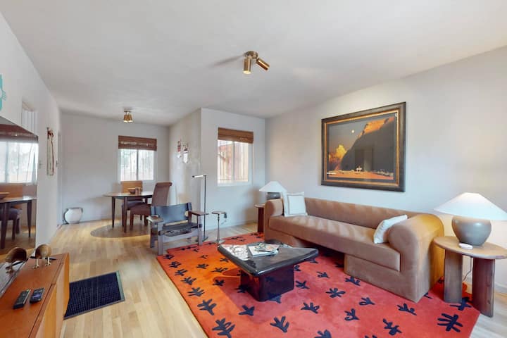 King Bed | Centrally Located - Albuquerque, NM