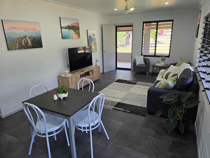 Mahogany Hideaway - Cardwell