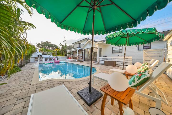 Bali Resort- Pool, Game Room, Golf Sim, Putt Green - Tampa, FL