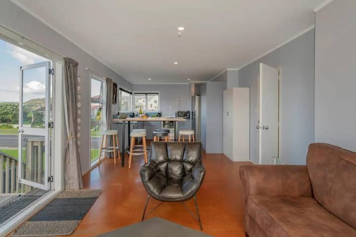 Across The Road To The Beach - Beach House - Whitianga