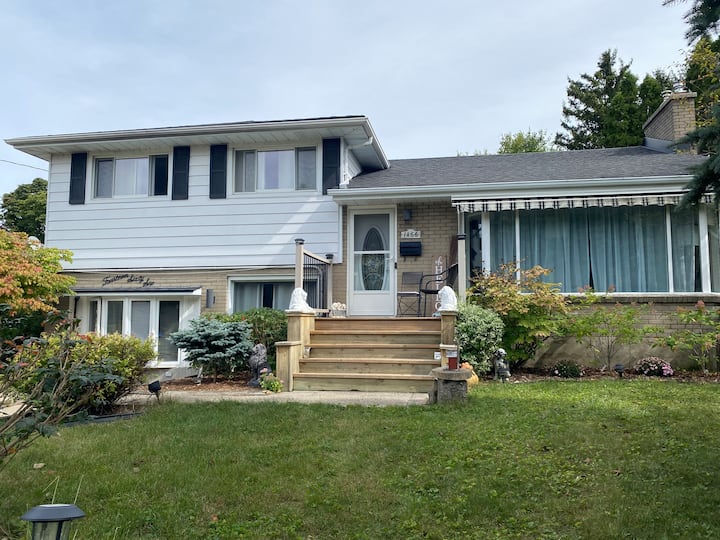 Beautiful North-end Home W/pool - Sarnia