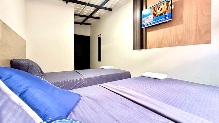Habitación Con Baño Privado Y Dos Camas, En La 70 - Medellín