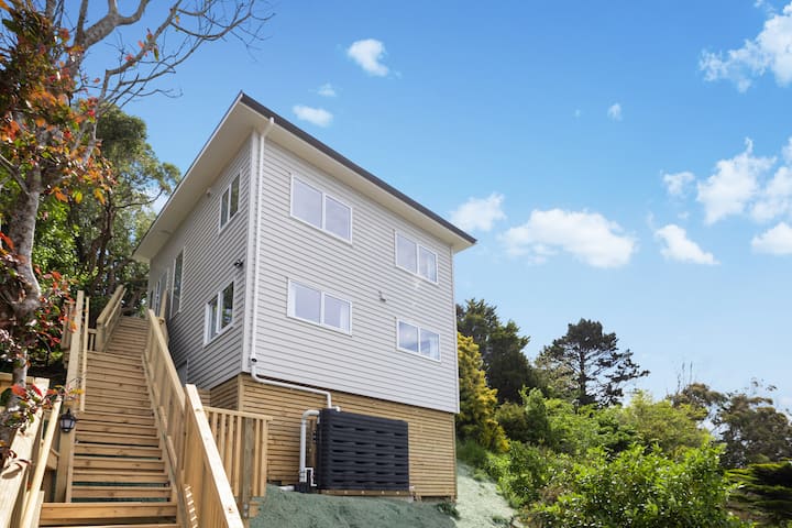 Stunning View, Privacy, Close To Ferry & Brand-new - Wellington