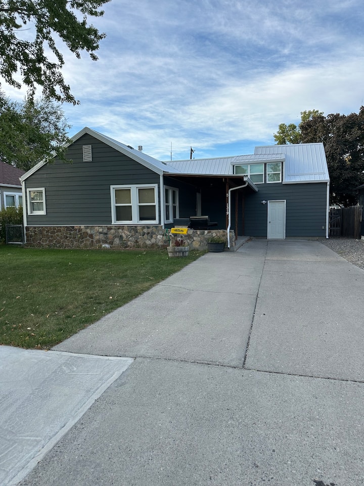 Custer Cottage | Fenced Yard - Billings, MT