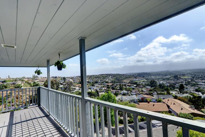 Luxury Hilltop Getaway • Scenic Views - El Cajon, CA