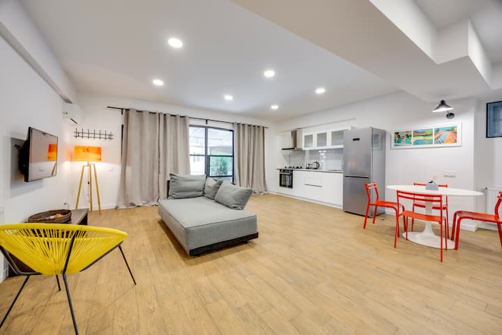 New! Cozy 2br Apartment, Great Location - Tbilissi