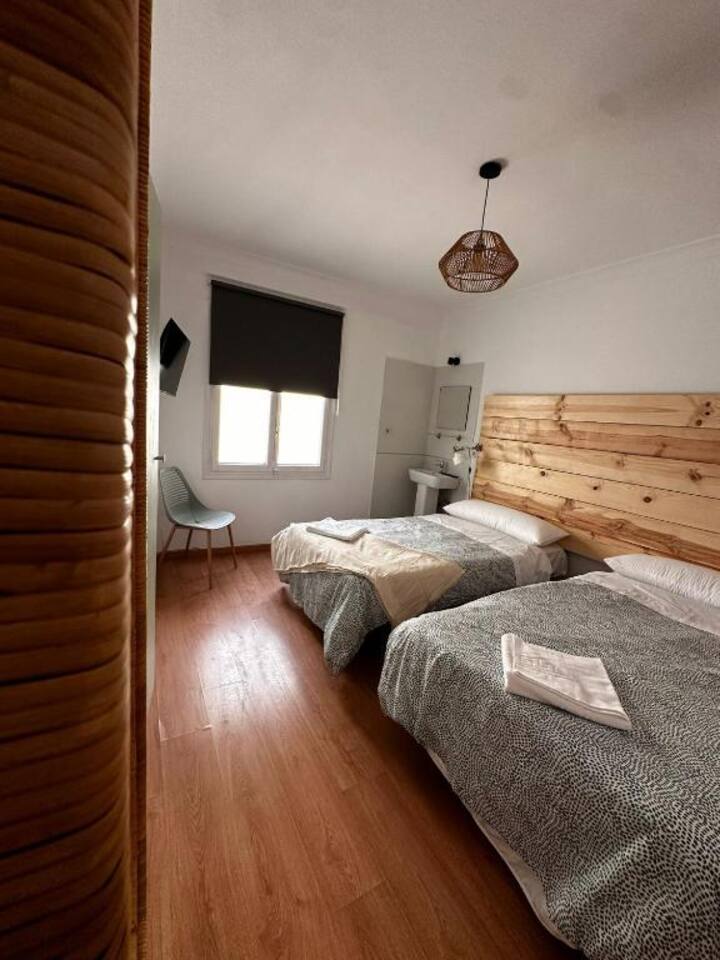 Habitación Triple Con Baño Compartido Y Vistas - Burgos