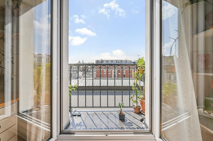 Charmant Appartement Avec Balcon Et Vue Montmartre - Paris
