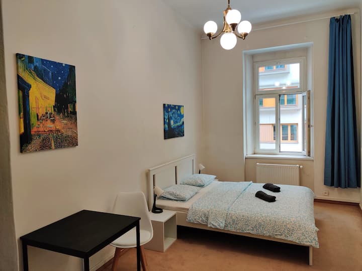Local Zizkov Stay: Near Center - プラハ