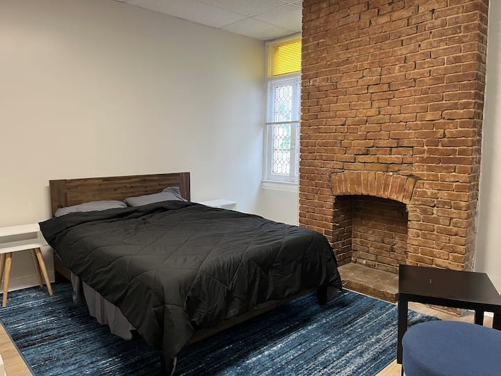 New! Cozy Flat In Historic Brownstone - Pittsburgh, PA