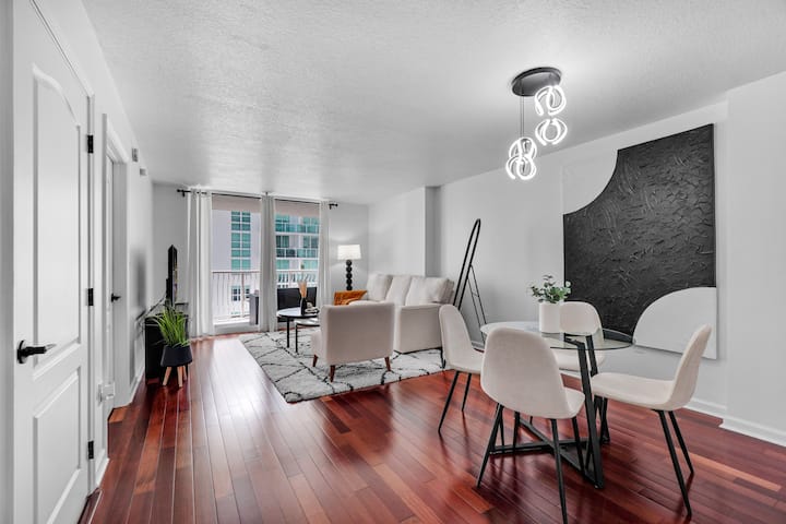 Stylish 1br Brickell Condo W/balcony & Pool Access - Miami