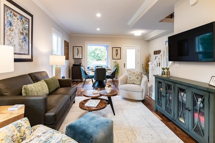 Lilac House | Peace And Comfort In The Heart Of Ec - Eau Claire, WI