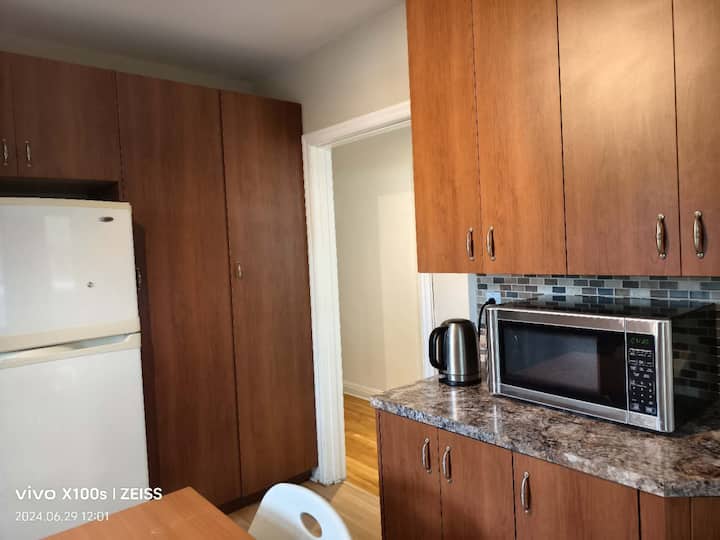 Private Room Near Metro, Montreal East - Varennes