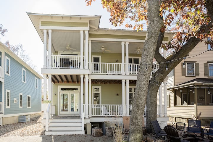 The Sweet Retreat At Beachwalk Resort - Michigan City, IN