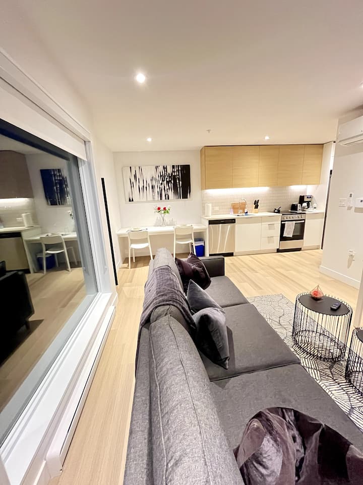 Top Floor Luxurious 1br Parking | Near Downtown - Montreal