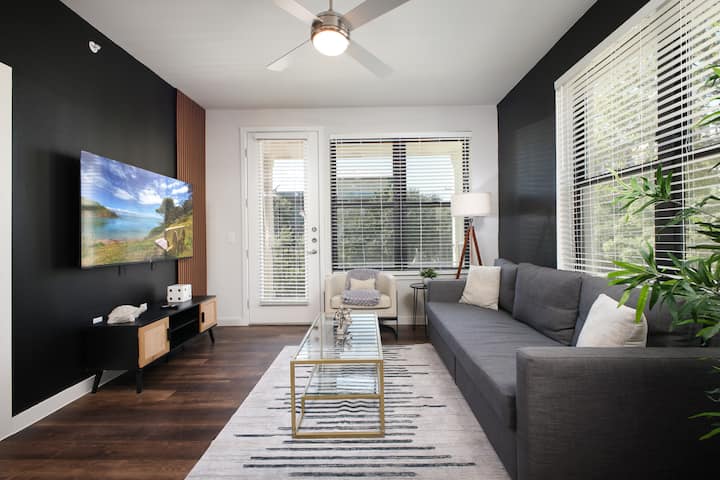 2br Escape W Parking&pool, Near Rvrwlk & Conv Ctr - Pecan Valley - San Antonio