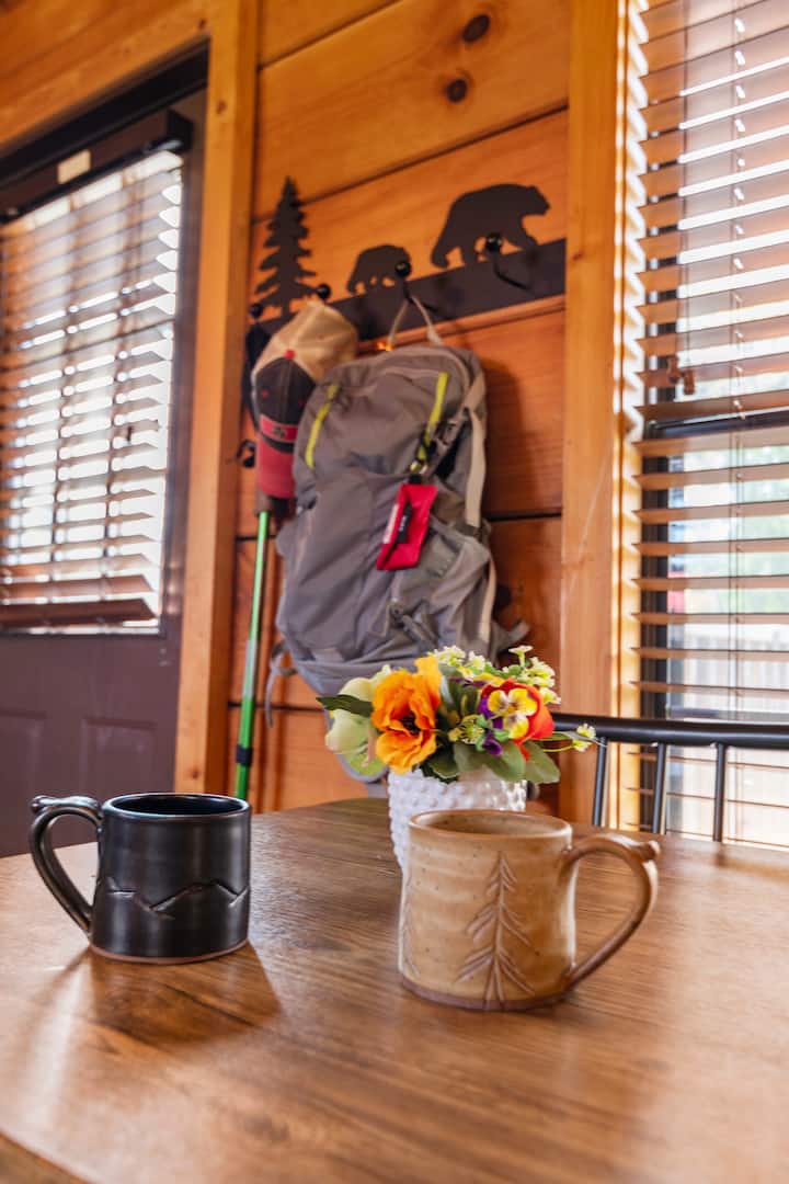 Smoky Bears Den~pigeon Forge - Townsend, TN