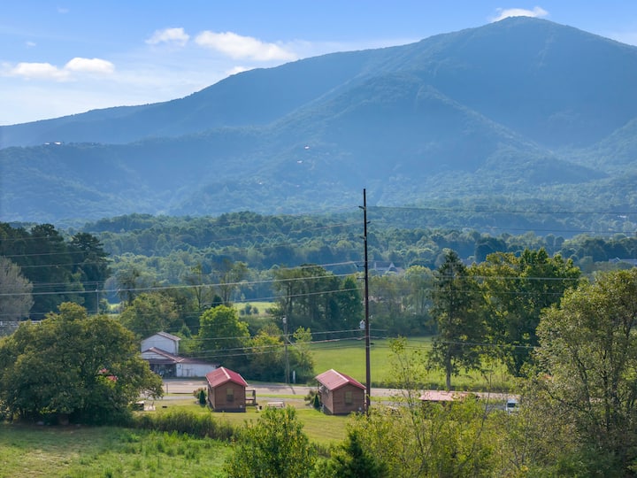 The Home Place~tiny Home - Wears Valley, TN