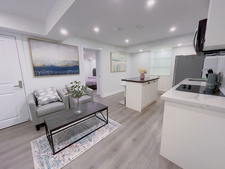 Serenity Spacious  Luxury Whole Basement 1b1b - Markham, Canada