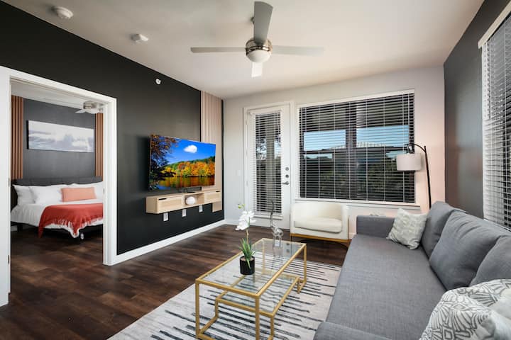 Cozy 2br W/ Pool, Gym Near Rvrwalk, Dome, Conv Ctr - サン・アントニオ, TX