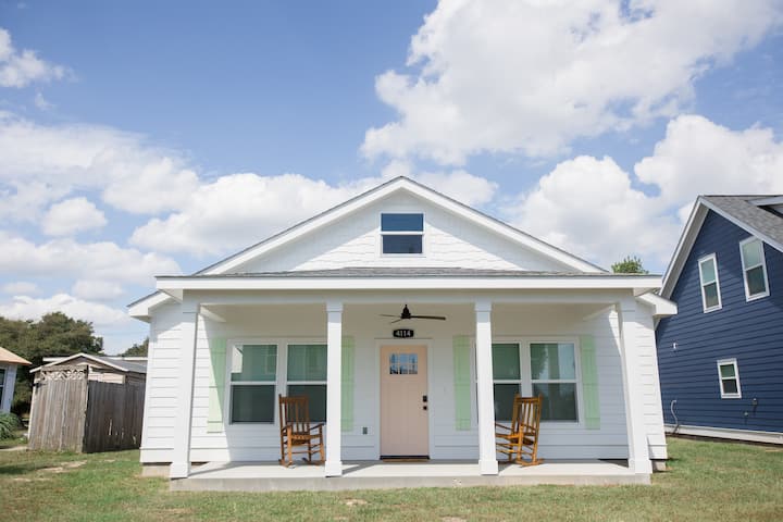 Dorothy - A Stylish 3 Bedroom Beach View Home - Gulfport, MS