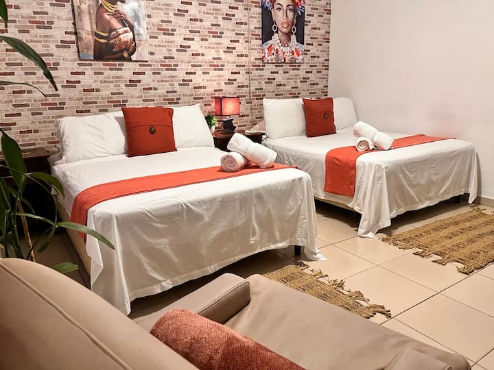 Family Private Bathroom / 2 Beds - Panama City