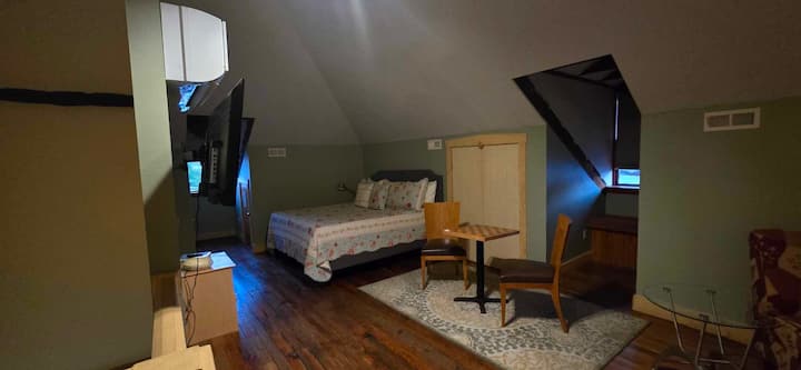 Ludwig's Nest At Schiller Suites - Hermann, MO