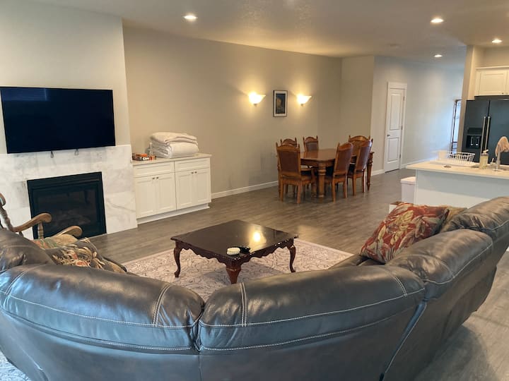 Second-floor Main Bedroom And All Common Areas - Vancouver, WA