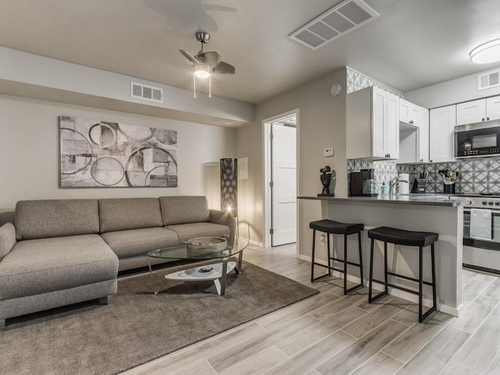 Quiet Modern Heavenly Paradise Love And Balcony! - Oklahoma City, OK