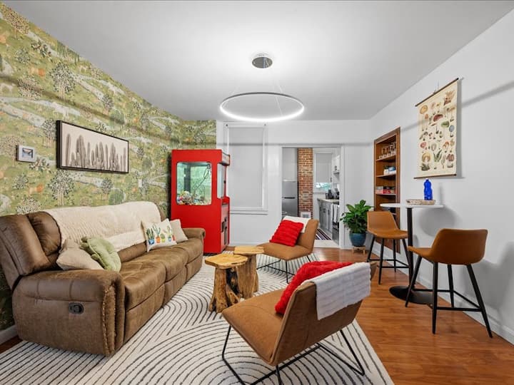 Chic Comfort Near Boho Lawrenceville - Forest Hills, PA