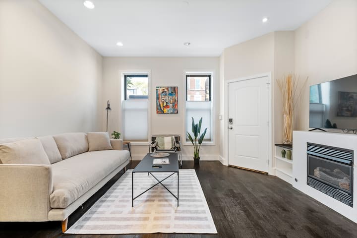 New 4bd / 4bth - 2 Units - Wicker Park + Garage! - Chicago