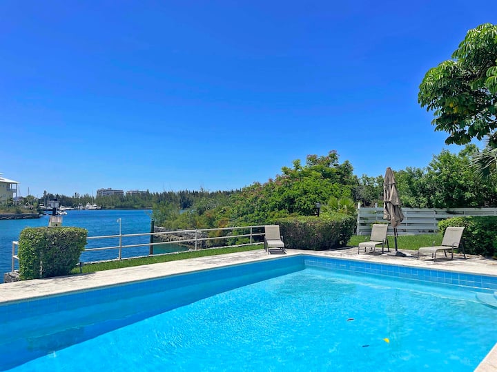 Charming Waterfront 1 Bed Condo By Beach - Bahamas