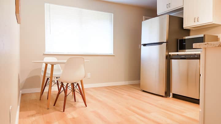 Cozy 2 Bedroom Unit 10 Mins From Tacoma Dome - Steilacoom, WA