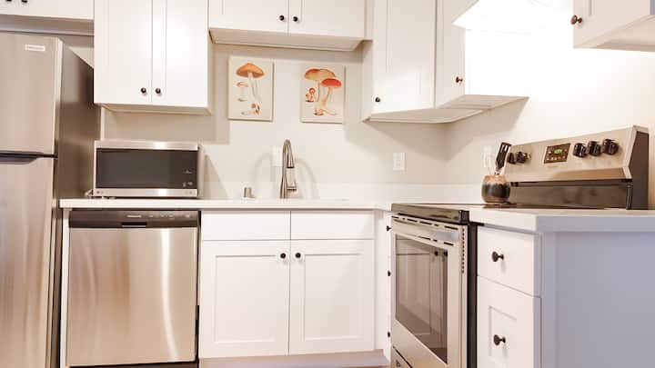 Hidden Gem Haven 2br Home - Steilacoom, WA