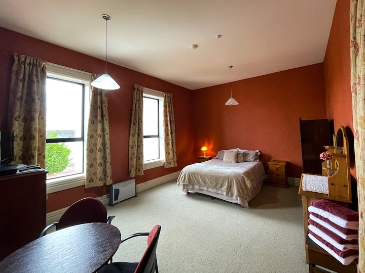 Right On Top Of The Bay Hill In The Cbd Timaru - Timaru