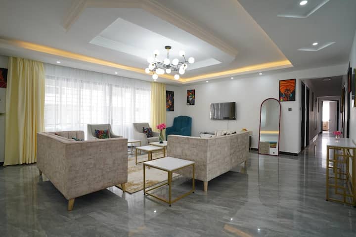 Stunning 6 Br Home | Lifts, Pool, Bar, Gym, Games - Nairobi
