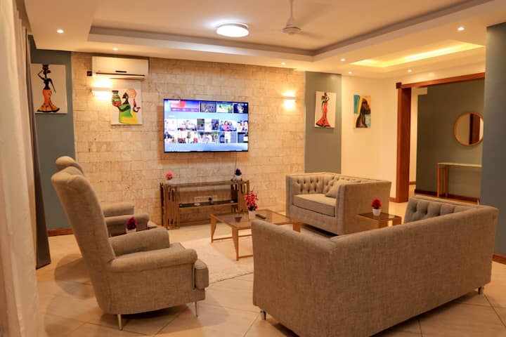 Executive 4 Bed, Seaview Apt (Pool, Fast Wi-fi) - Mombasa