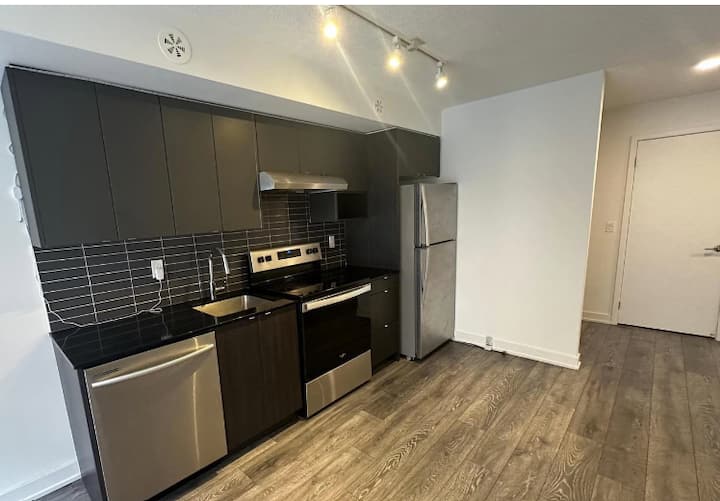 2 Bd / 1bth/1 Garage Condo - Burlington