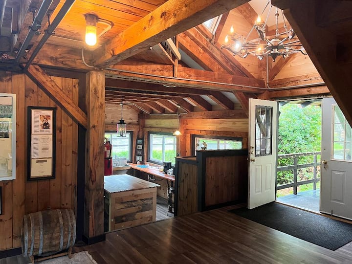 Basecamp Lodge (Sleeps 3) - Vermont