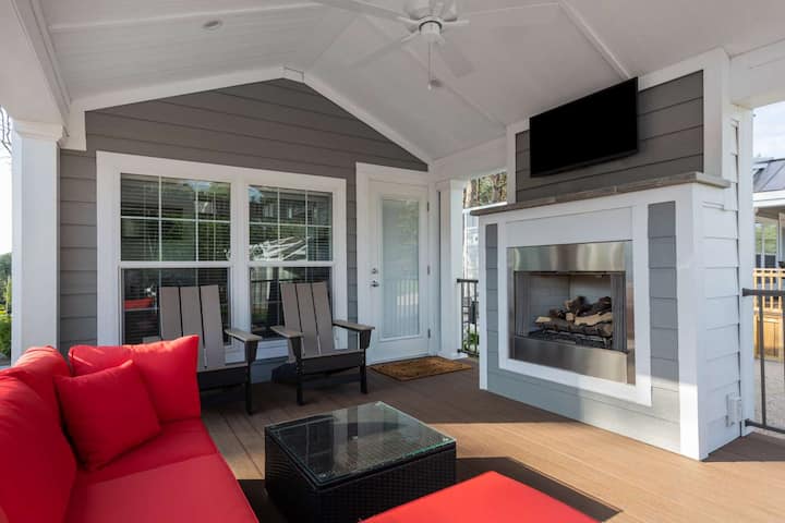 Camping Lodge - Fireplace - Petoskey, MI