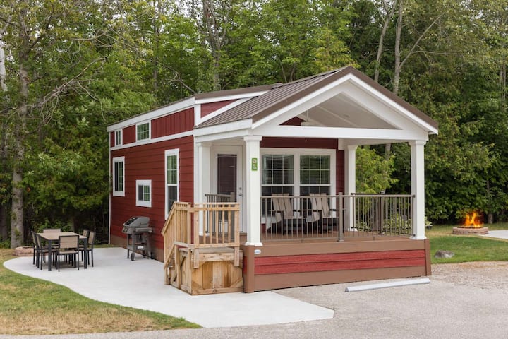 Camping Lodge - Queen/bunks - Petoskey, MI